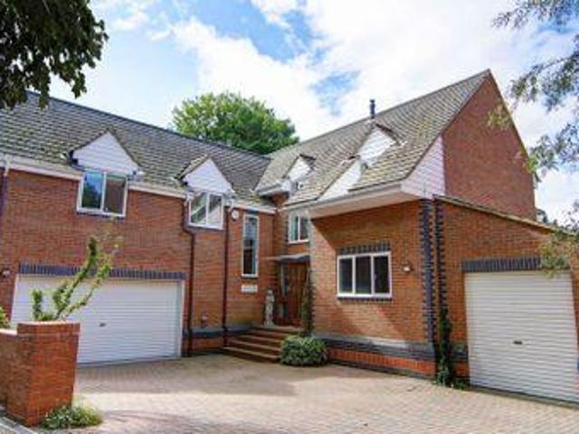 5 Bedrooms Detached house for sale in Donkey Lane, Bourne End SL8