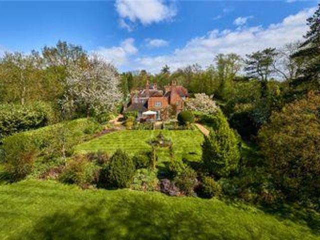 5 Bedrooms Detached house for sale in Doras Green Lane, Ewshot, Farnham, Surrey GU10