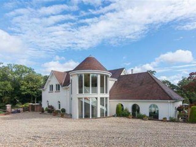 5 Bedrooms Detached house for sale in Draethen, Newport NP10