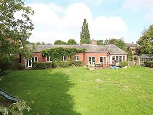 5 Bedrooms Detached house for sale in East Drive, Highfields Caldecote, Cambridge CB23