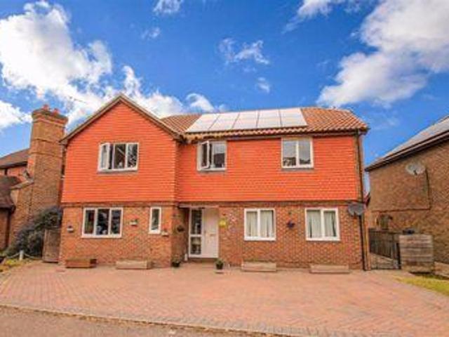5 Bedrooms Detached house for sale in Eisenhower Drive, St Leonards On Sea, East Sussex TN37