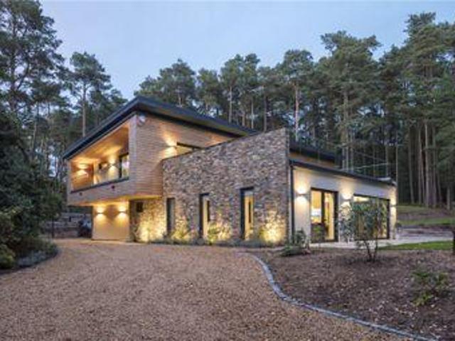 5 Bedrooms Detached house for sale in Farnham, Surrey GU10