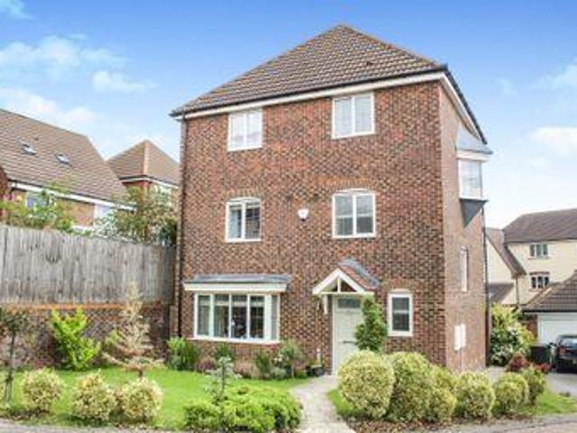 5 Bedrooms Detached house for sale in Glade Walk, Leeds LS10