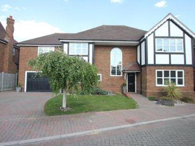 5 Bedrooms Detached house for sale in Glencrofts, Hockley SS5