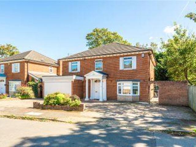 5 Bedrooms Detached house for sale in Grantham Close, Edgware HA8