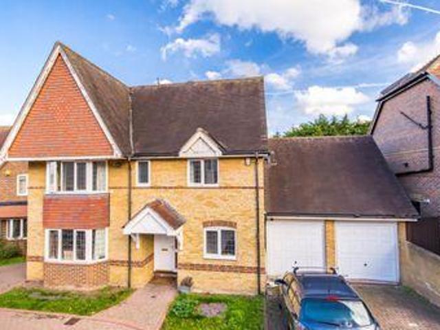 5 Bedrooms Detached house for sale in Grovewood Place, Woodford Green IG8