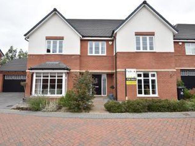 5 Bedrooms Detached house for sale in Harvest Close, Garforth, Leeds LS25
