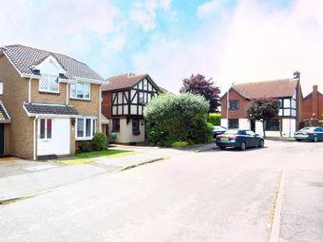 5 Bedrooms Detached house for sale in Hawkins Way, Hailsham BN27
