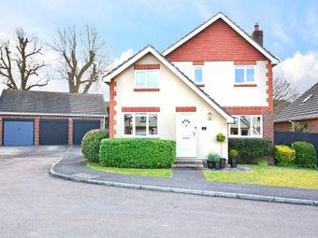 5 Bedrooms Detached house for sale in High Seat Gardens, Saxon Close, Billingshurst RH14