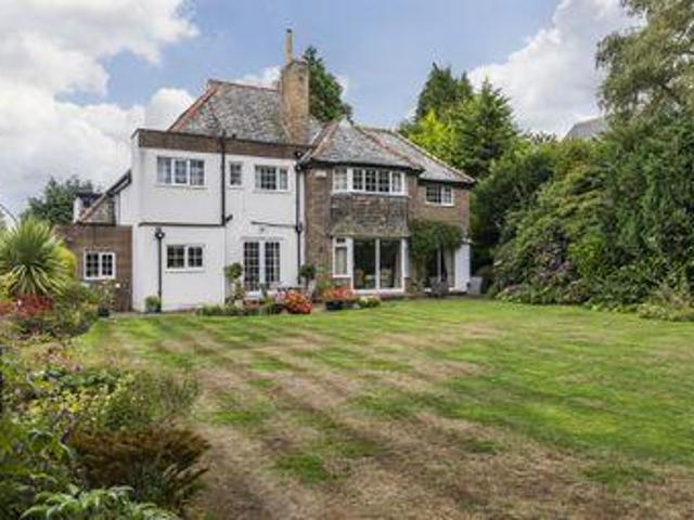 5 Bedrooms Detached house for sale in Hillway, Guiseley, Leeds LS20