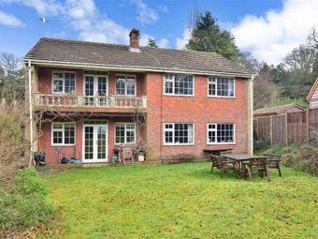 5 Bedrooms Detached house for sale in Hill Brow Road, Liss, Hampshire GU33