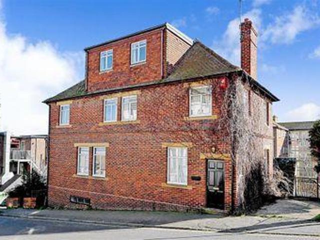 5 Bedrooms Detached house for sale in Hill Side, Newhaven, East Sussex BN9