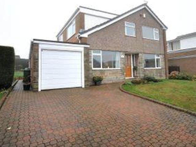 5 Bedrooms Detached house for sale in Holt Park Avenue, Holt Park, Leeds LS16