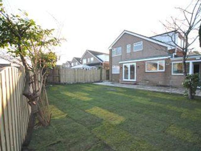 5 Bedrooms Detached house for sale in Holt Park Avenue, Holt Park, Leeds, West Yorkshire LS16