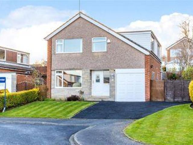 5 Bedrooms Detached house for sale in Holt Park Gardens, Adel LS16