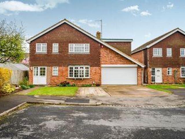 5 Bedrooms Detached house for sale in Home Farm Way, Westoning, Bedford MK45