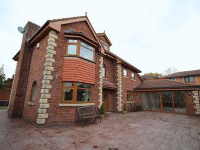 5 Bedrooms Detached house for sale in Ivy House, Farm Street, Hopwood, Heywood OL10