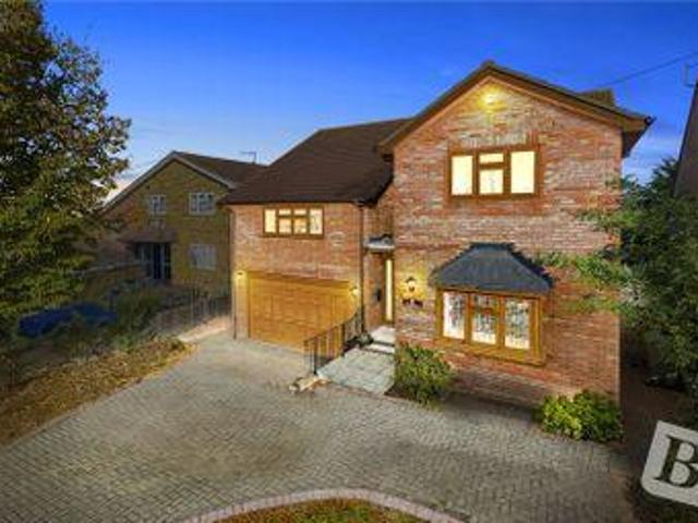 5 Bedrooms Detached house for sale in Imperial Avenue, Mayland, Essex CM3