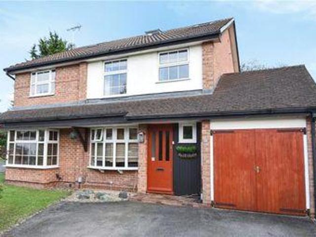 5 Bedrooms Detached house for sale in Kingsford Close, Woodley, Reading RG5