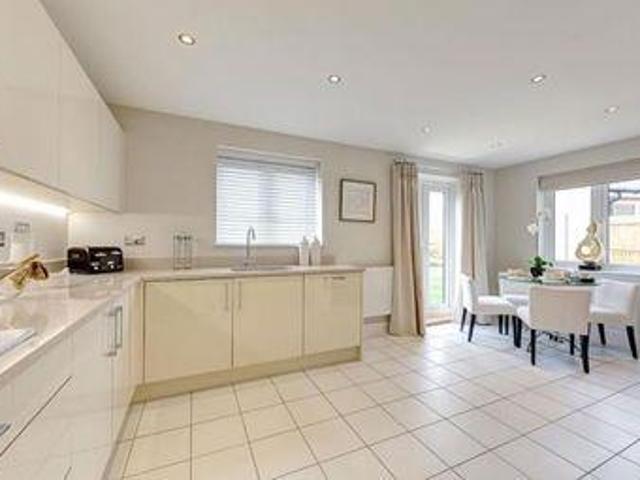 5 Bedrooms Detached house for sale in Kingsfield Park, Aylesbury HP18