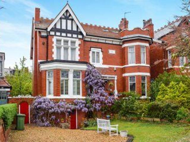 5 Bedrooms Detached house for sale in Lathom Road, Southport PR9