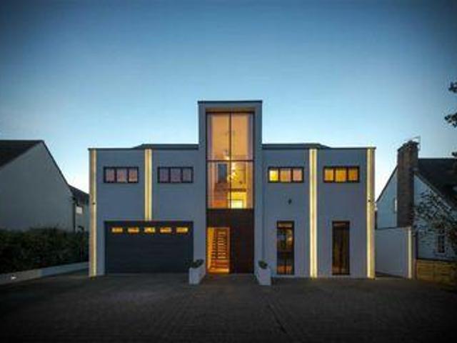 5 Bedrooms Detached house for sale in Leeds Road, Harrogate, North Yorkshire HG2