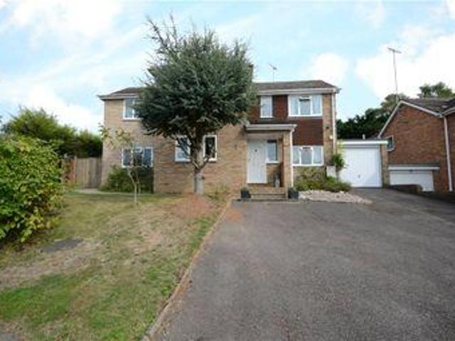 5 Bedrooms Detached house for sale in Long Mickle, Sandhurst, Berkshire GU47