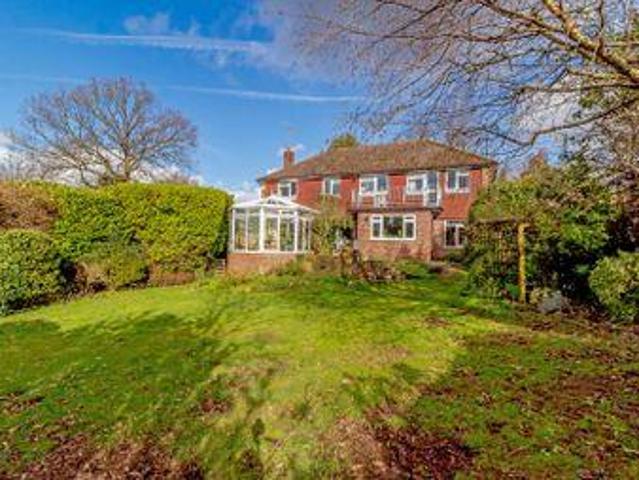 5 Bedrooms Detached house for sale in Pelhams Walk, Esher KT10
