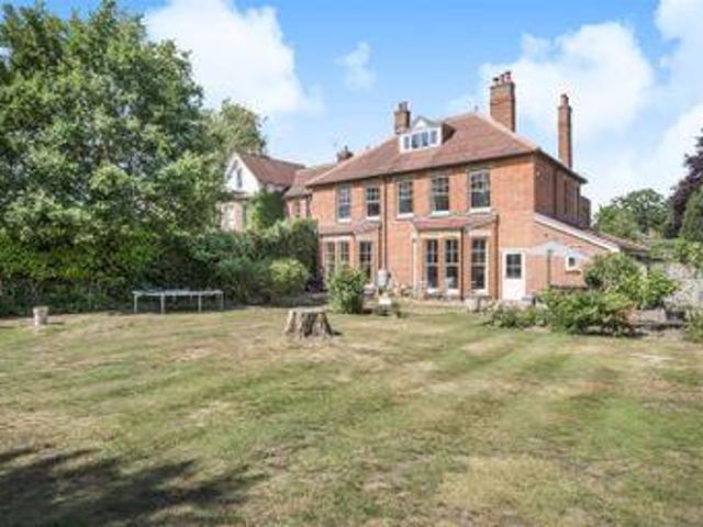5 Bedrooms Detached house for sale in Pembroke Road, Woking GU22