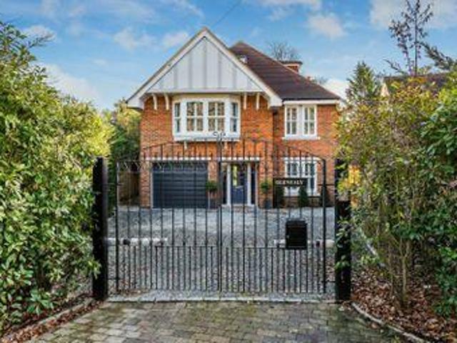 5 Bedrooms Detached house for sale in Pembroke Road, Woking GU22