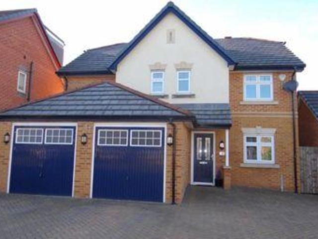 5 Bedrooms Detached house for sale in Priestfields, Leigh WN7