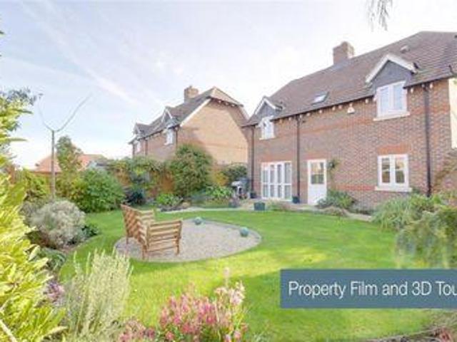 5 Bedrooms Detached house for sale in Reef Way, Hailsham BN27