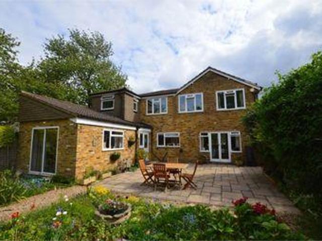 5 Bedrooms Detached house for sale in Rooksmead Road, Lower Sunbury, Surrey TW16
