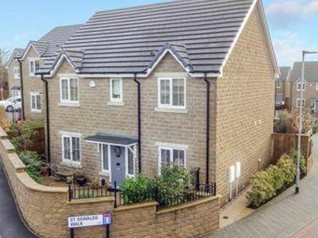 5 Bedrooms Detached house for sale in St. Oswalds Walk, Guiseley, Leeds LS20