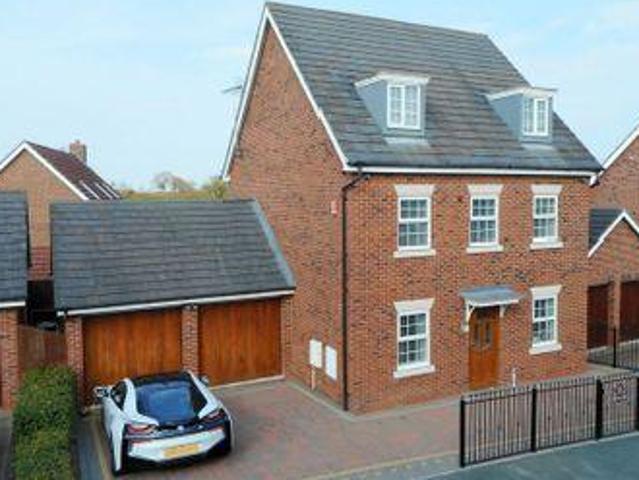 5 Bedrooms Detached house for sale in St Augustines Drive, Wychwood Village, Weston CW2
