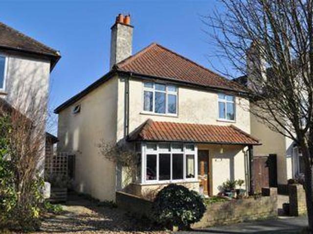 5 Bedrooms Detached house for sale in Stephendale Road, Farnham GU9
