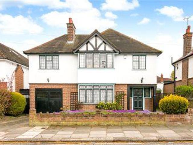 5 Bedrooms Detached house for sale in Stratford Way, Watford, Hertfordshire WD17
