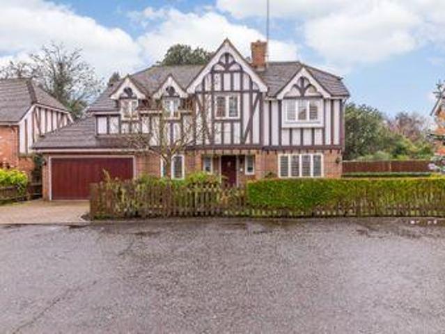 5 Bedrooms Detached house for sale in Sherborne Place, Northwood HA6