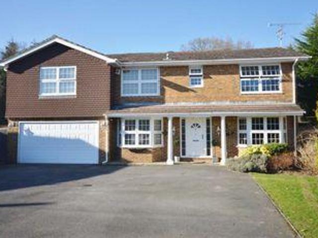 5 Bedrooms Detached house for sale in The Glade, Bucks Horn Oak, Farnham GU10
