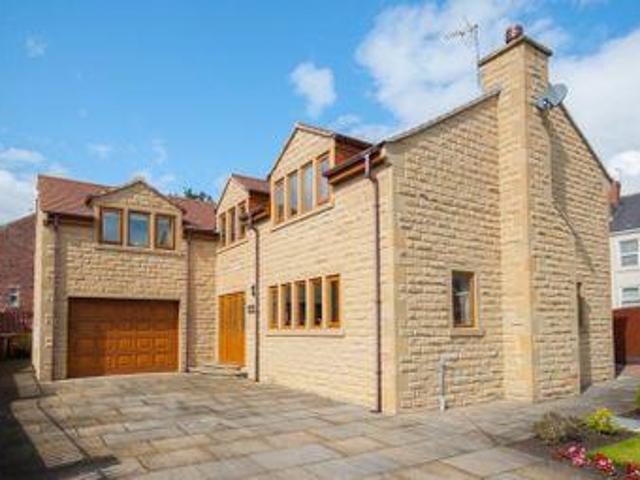 5 Bedrooms Detached house for sale in Thornhill Road, Middlestown, Wakefield WF4