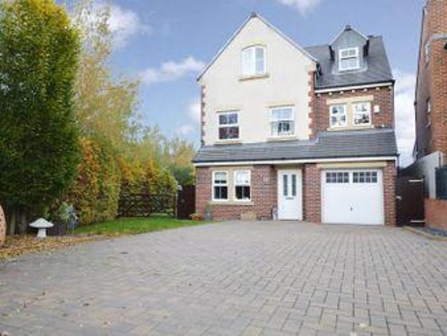 5 Bedrooms Detached house for sale in Tingley Hall Rise, Tingley, Wakefield WF3