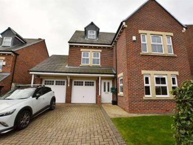 5 Bedrooms Detached house for sale in Tingley Hall Rise, Tingley, Wakefield WF3