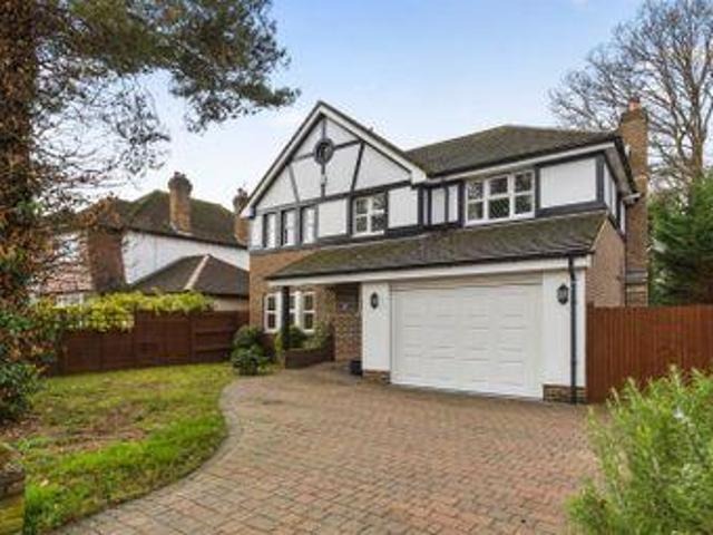 5 Bedrooms Detached house for sale in Upfield, Horley RH6