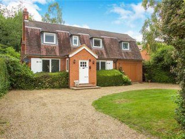 5 Bedrooms Detached house for sale in Viggory Lane, Horsell, Surrey GU21