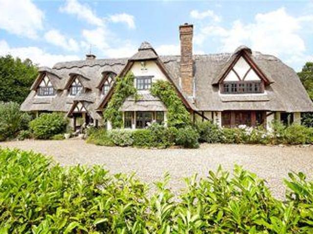 5 Bedrooms Detached house for sale in Wallage Lane, Rowfant, West Sussex RH10