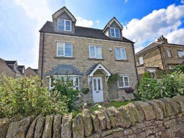 5 Bedrooms Detached house for sale in West Dean Close, Queensbury, Bradford BD13