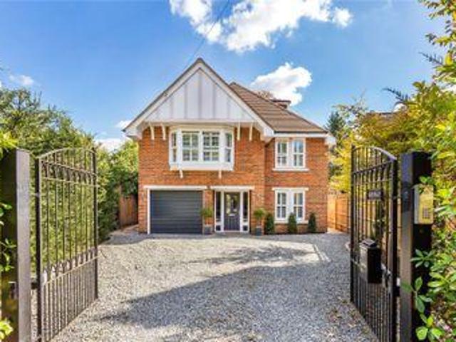 5 Bedrooms Detached house for sale in Woking, Surrey GU22