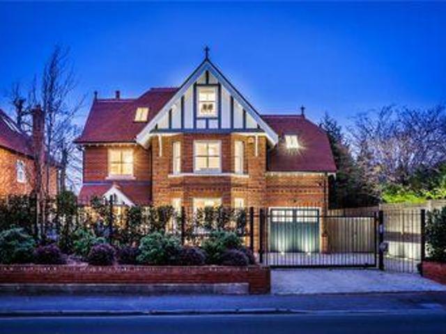 5 Bedrooms Detached house for sale in Woking, Surrey GU22