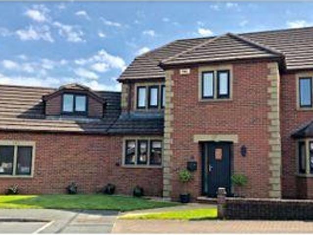 5 Bedrooms Detached house for sale in Woodlands Fold, Bradford BD11