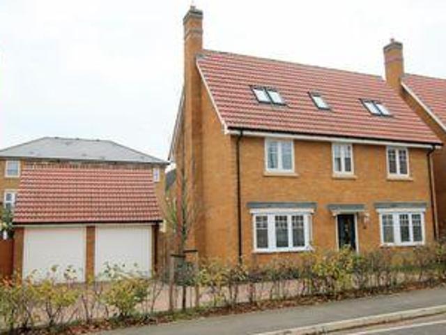 5 Bedrooms Detached house for sale in Woodlands Park Drive, Dunmow CM6